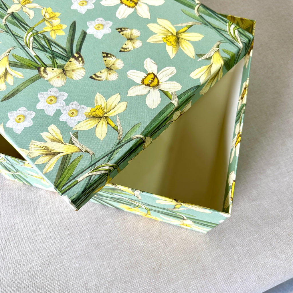 Daffodils Medium Square Gift Box – Paperfields